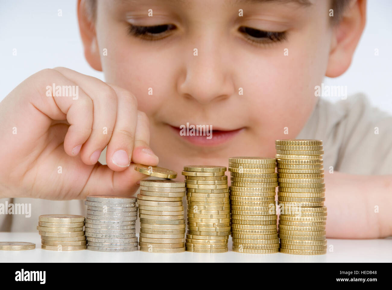 Old person counting coins hi-res stock photography and images - Alamy