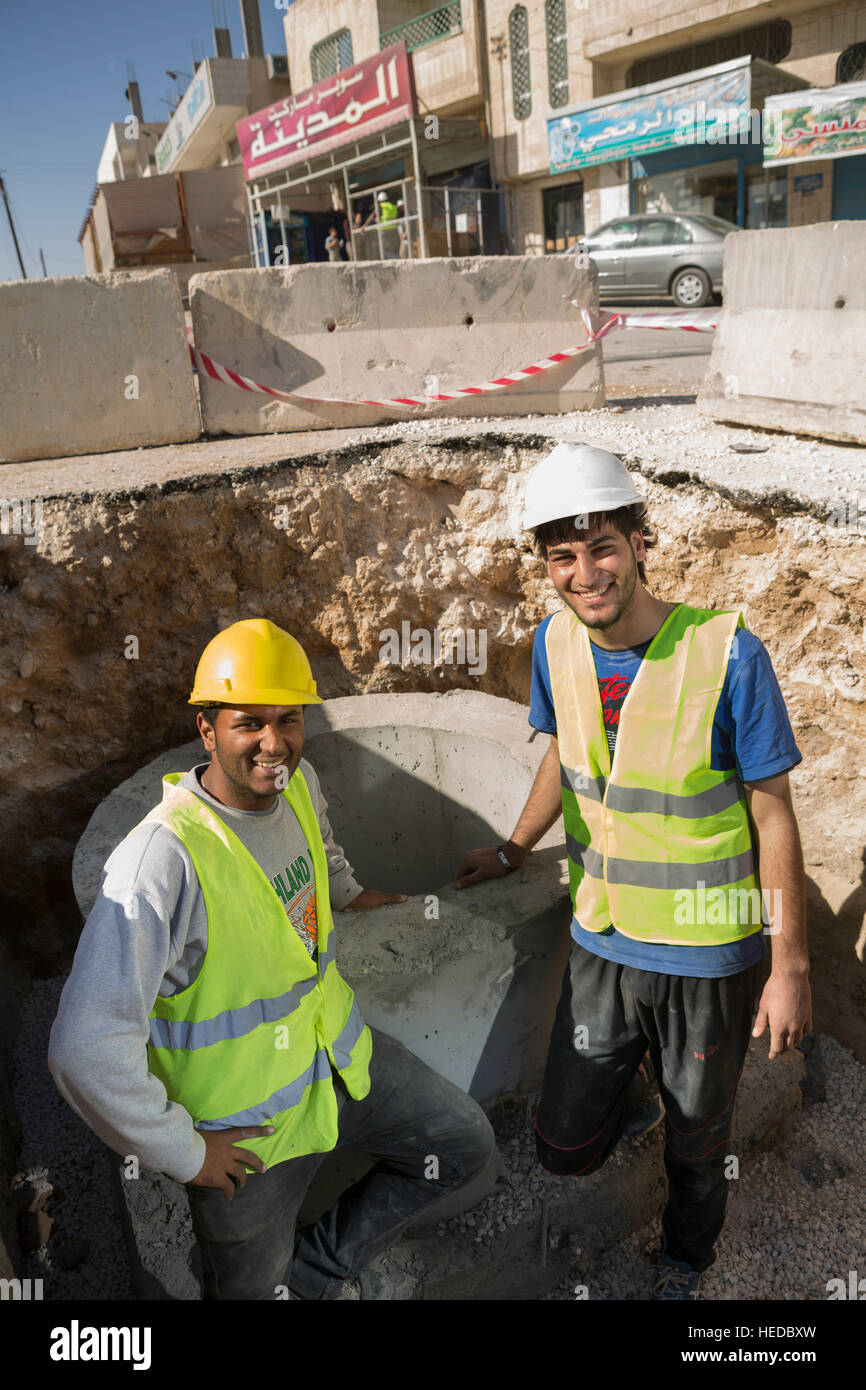 Assembly line workers hi-res stock photography and images - Alamy
