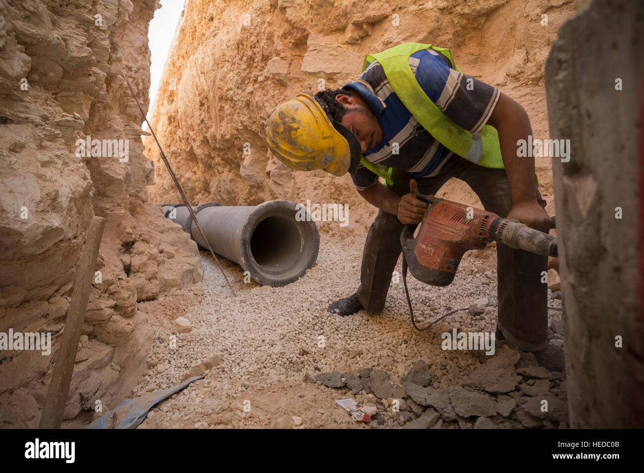 Assembly line workers hi-res stock photography and images - Alamy
