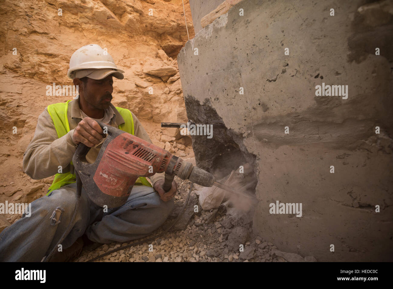 Assembly line workers hi-res stock photography and images - Alamy