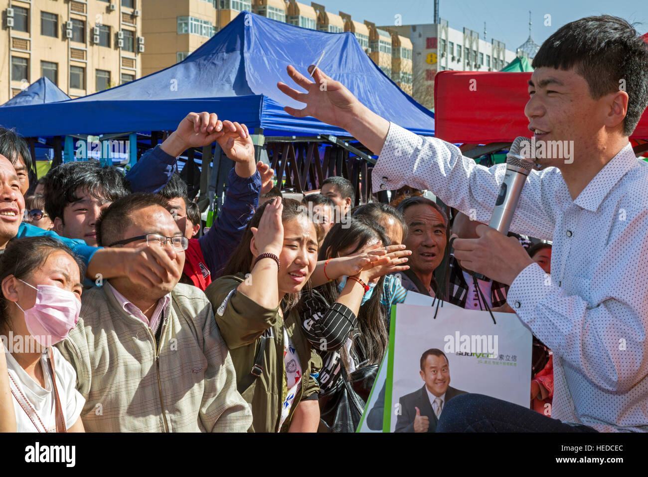 Chinese trader selling at public auction, Nanmen Square, Yinchuan ...