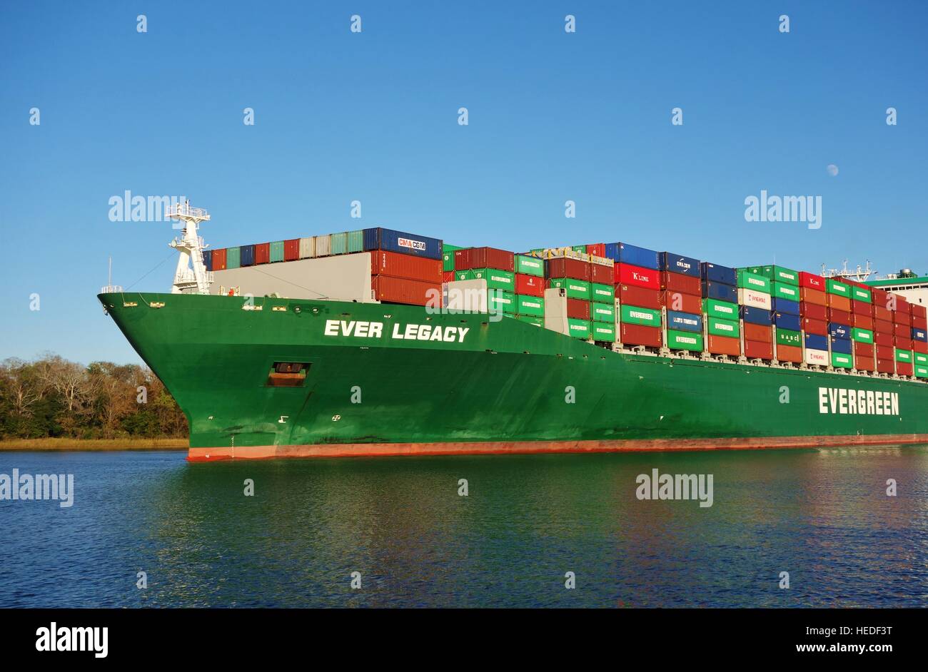 Evergreen cargo ship hi-res stock photography and images - Alamy