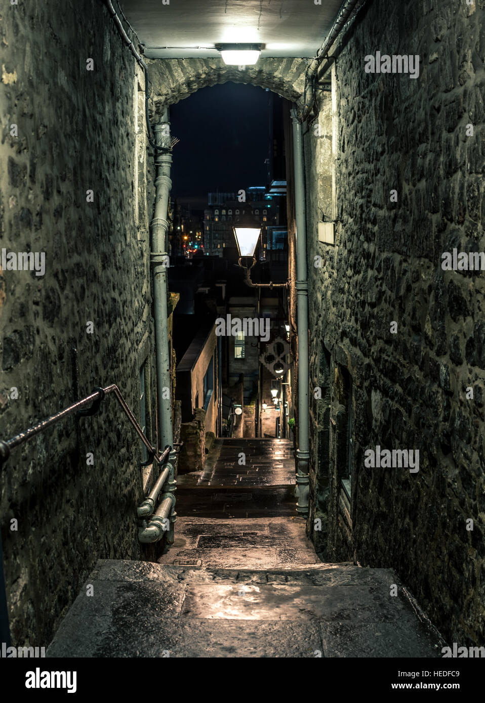 Alleyway night scary hi-res stock photography and images - Alamy