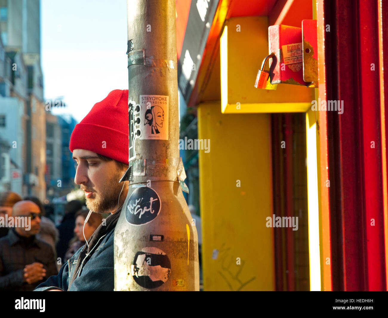 A character on the North Laine streets of Brighton Stock Photo - Alamy