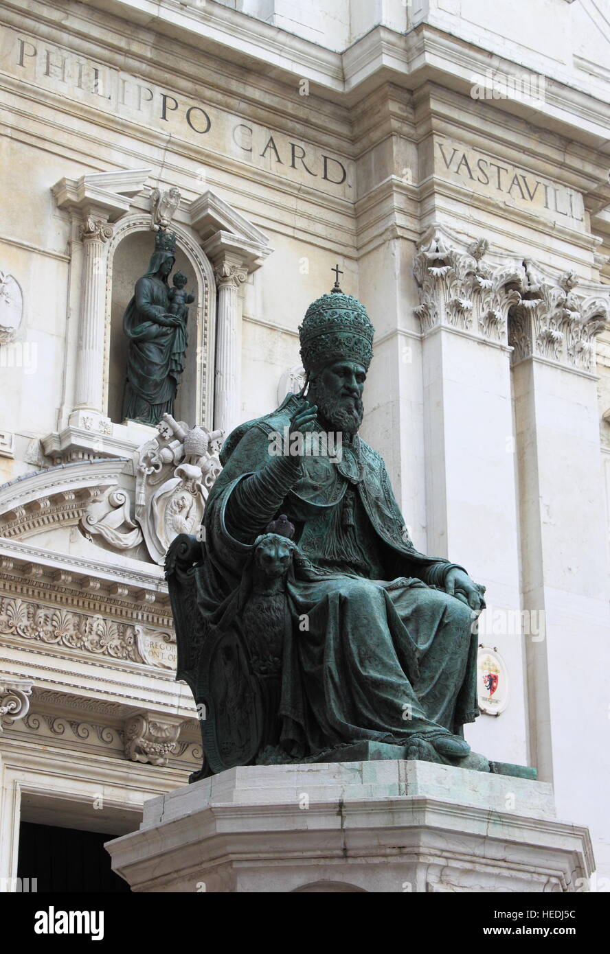 Statue of Pope Sixtus V in Loreto. Marche, Italy Stock Photo - Alamy