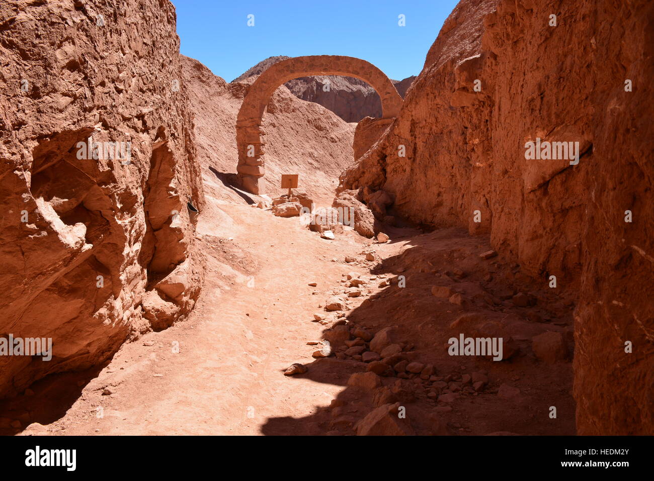 Human in desert hi-res stock photography and images - Alamy