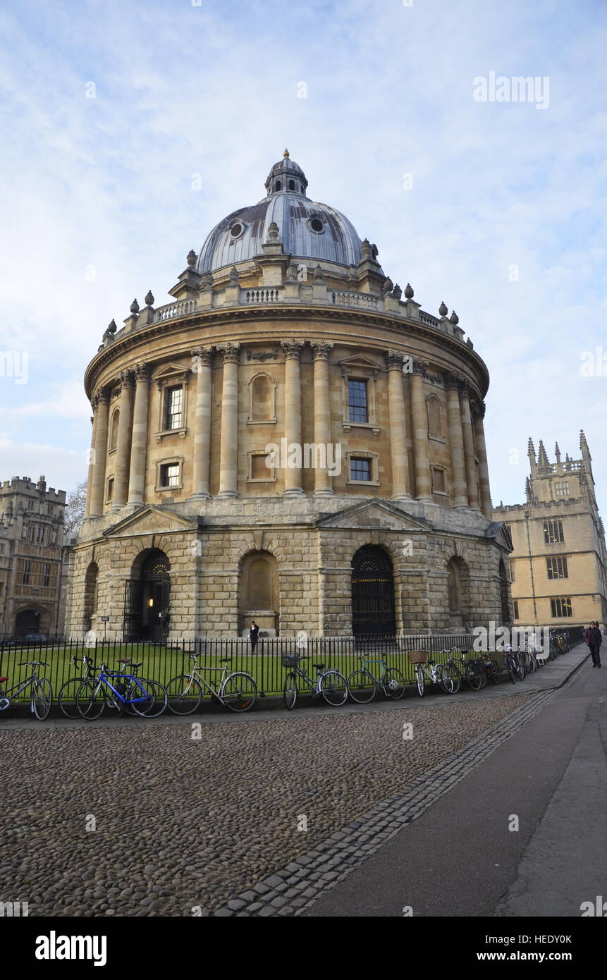 The Radcliffe Camera in Radcliffe Square, Oxford, England Stock Photo ...
