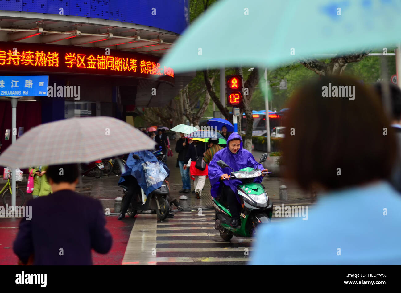 Chinese passengers walk board hi-res stock photography and images - Alamy