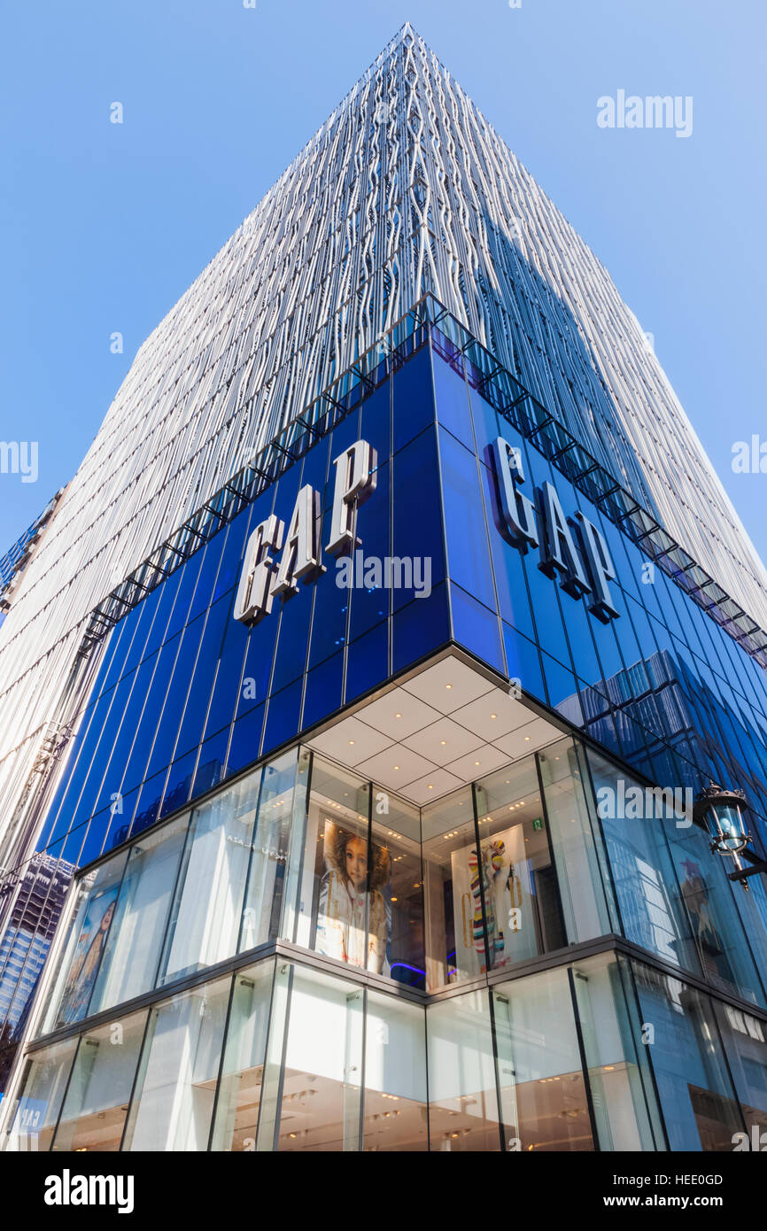 Japan tokyo ginza gap shop hi-res stock photography and images - Alamy