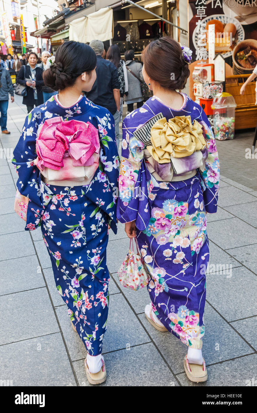 Japanese girls wearing kimonos hi-res stock photography and images - Alamy