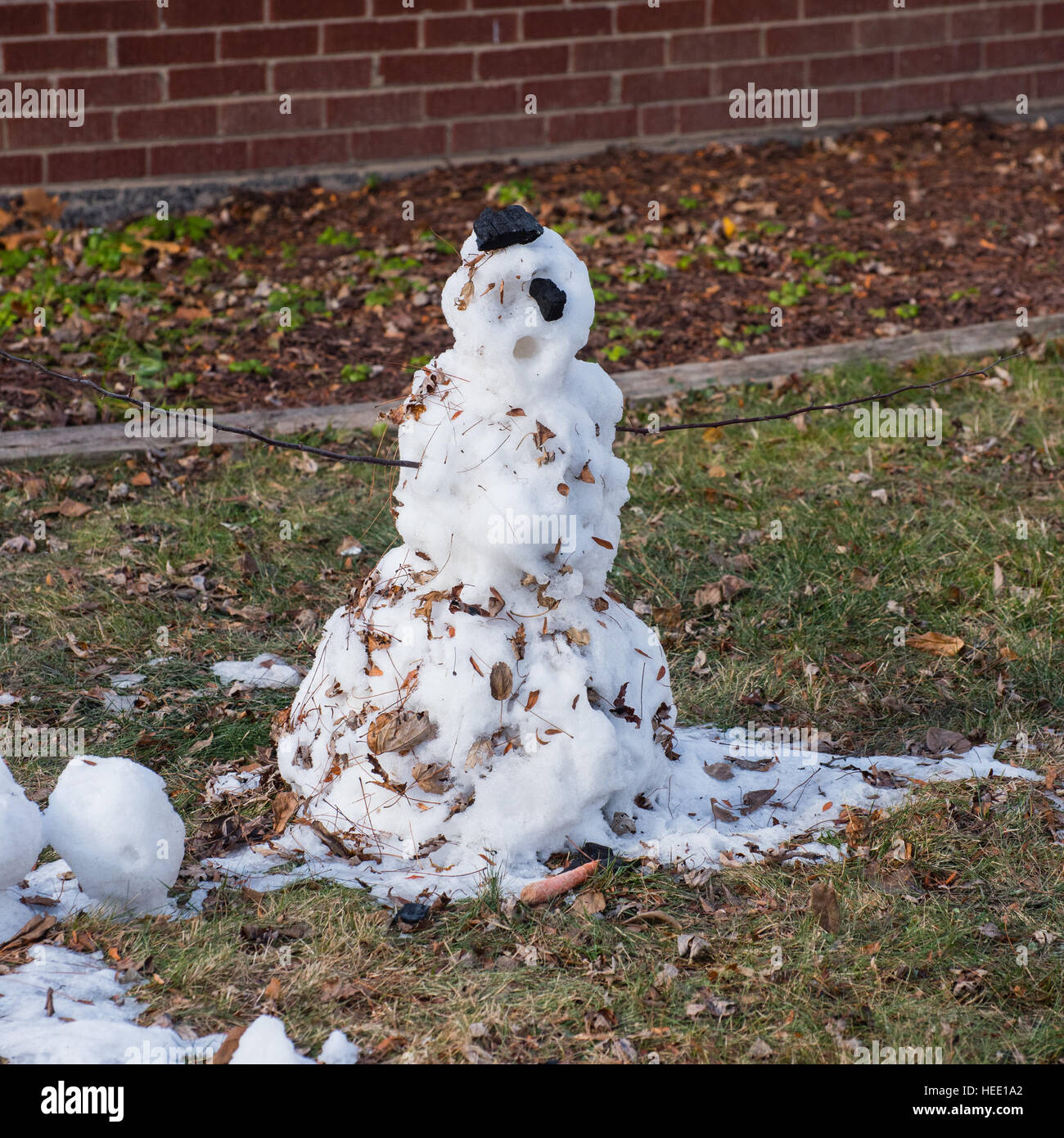 Snowman snowball vector christmas hi-res stock photography and images ...