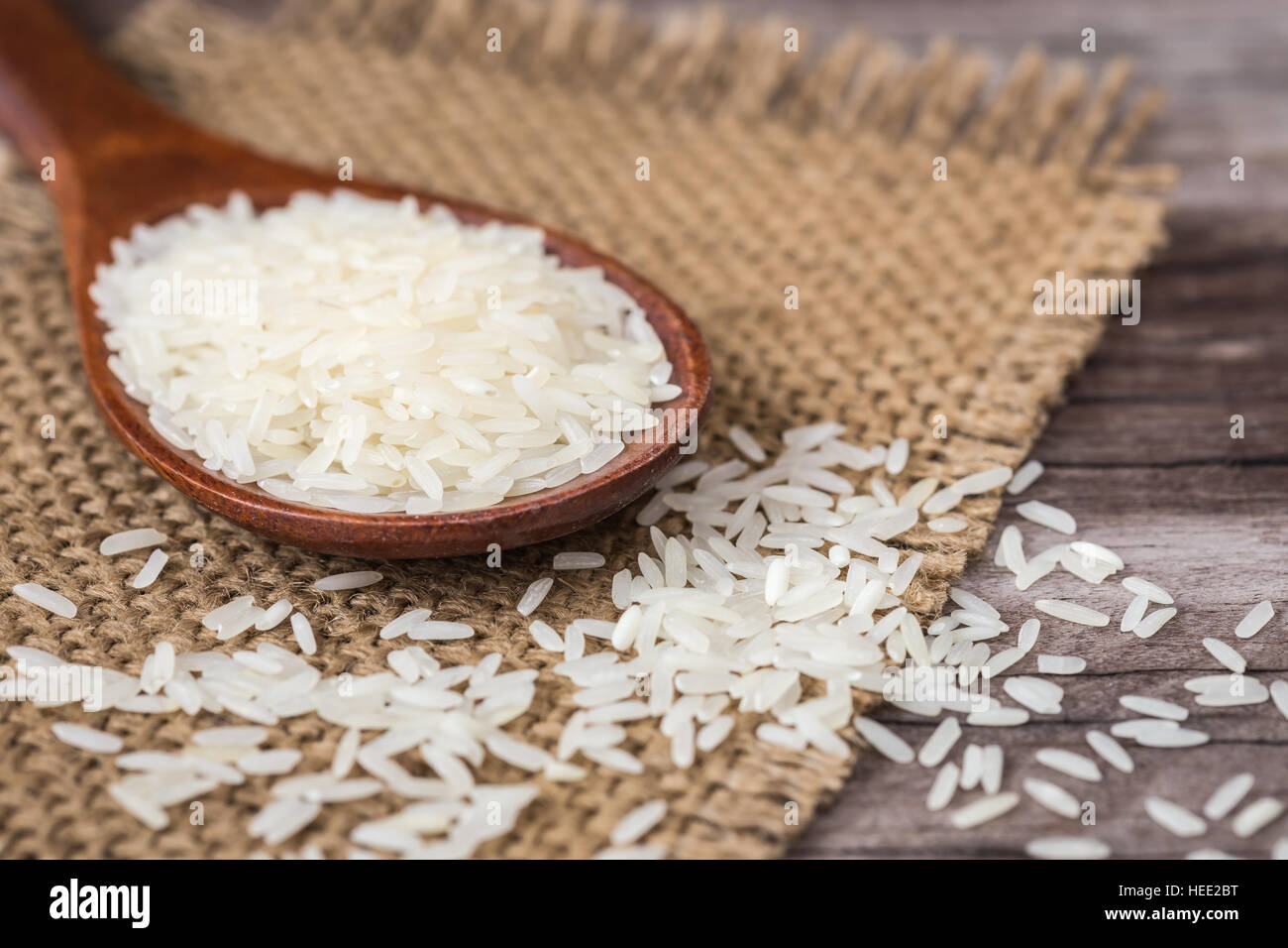 White Thai jasmine rice on wooden plank background Stock Photo - Alamy