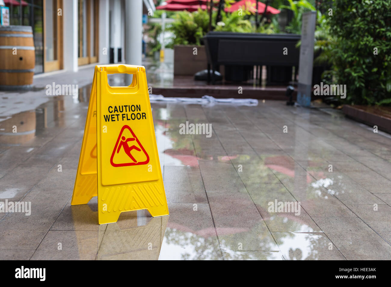 Wet warning sign hi-res stock photography and images - Alamy