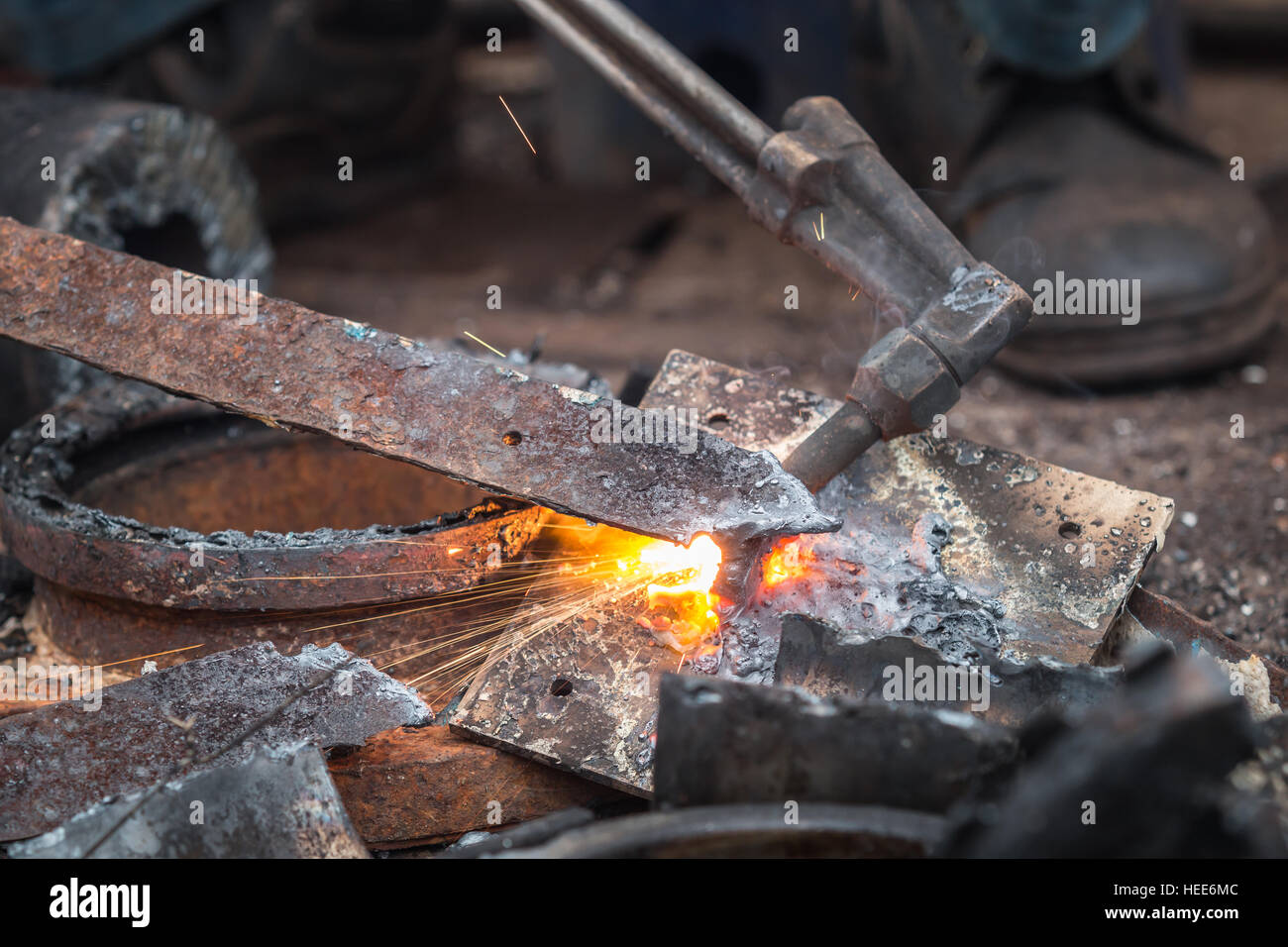 A worker cutting steel using metal torch Stock Photo - Alamy