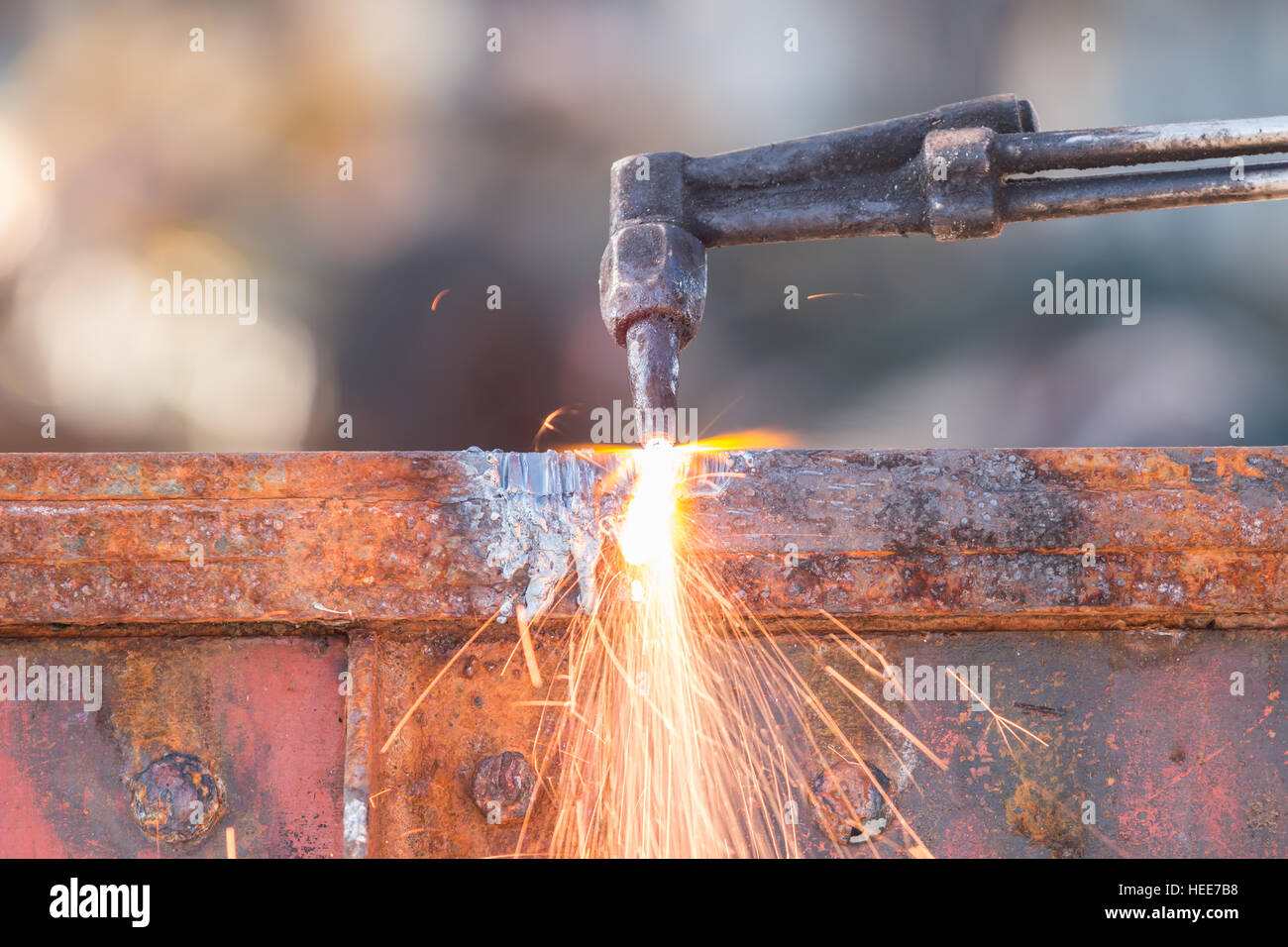 A worker cutting steel using metal torch Stock Photo - Alamy