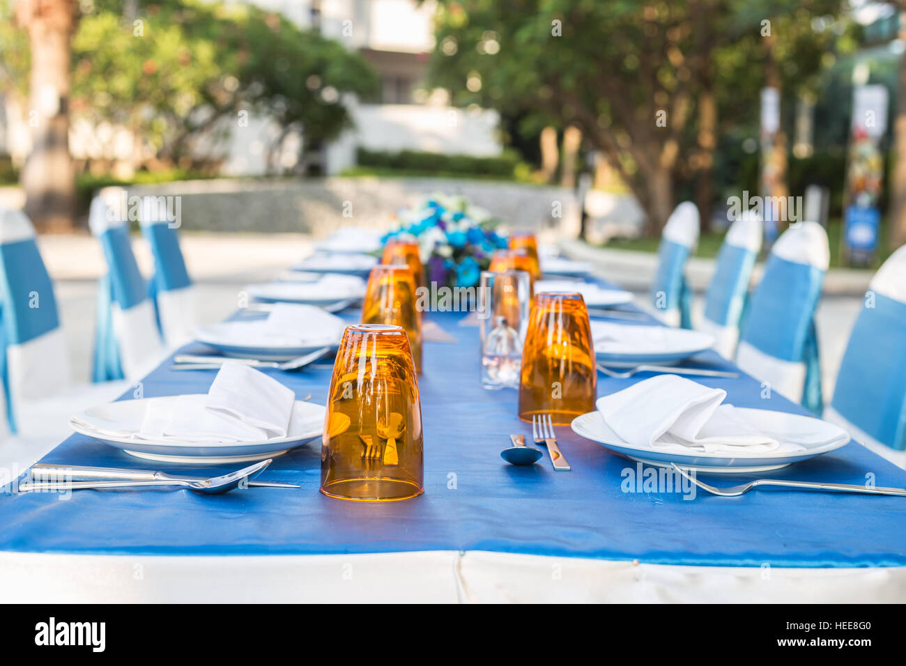 Outside dining set hi-res stock photography and images - Alamy