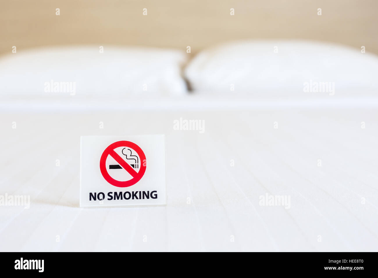 Non smoking room sign hotel hi-res stock photography and images - Alamy