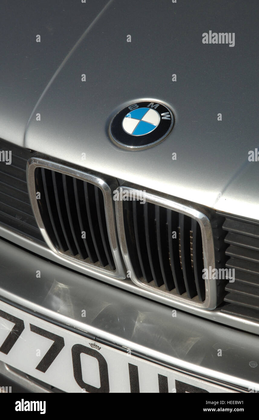 Badge and grill on a 1988 BMW 325i coupe - E30 shape 6 cylinder engine ...