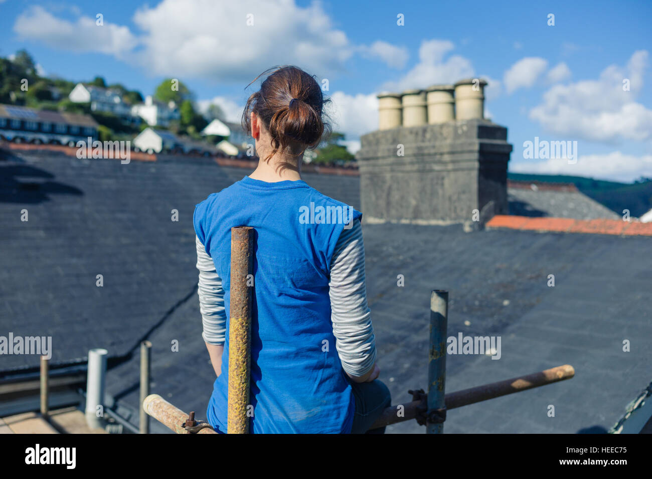 Worker sitting scaffolding hi-res stock photography and images - Alamy