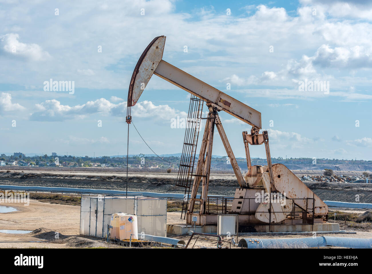 Oil well pump hi-res stock photography and images - Alamy