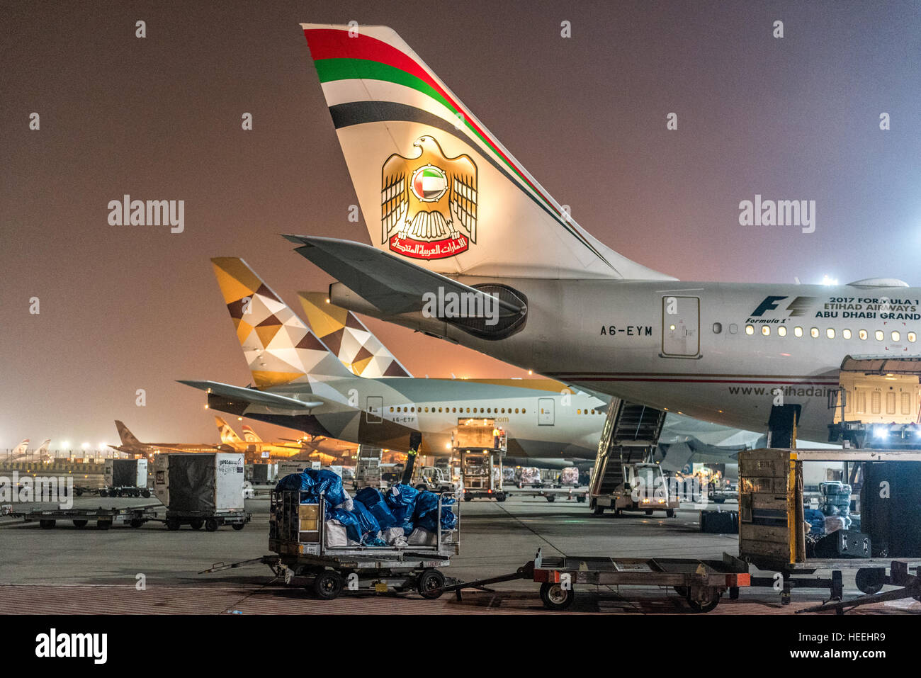 Etihad airplane hi-res stock photography and images - Alamy