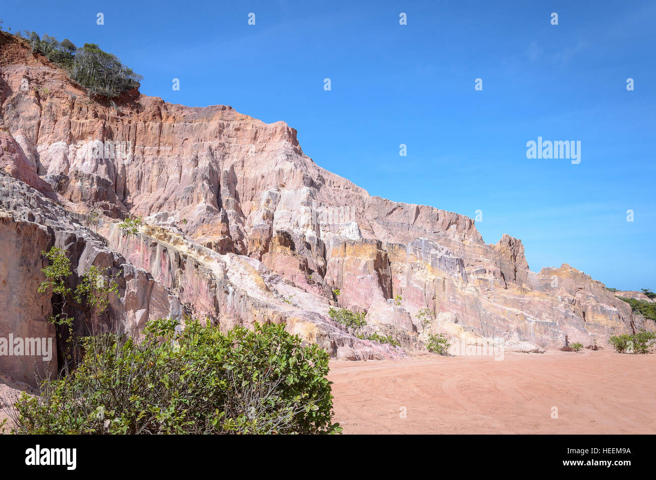 Yellow stone cliffs hi-res stock photography and images - Alamy