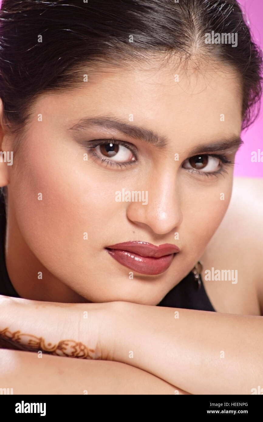 Young pretty slim indian woman hi-res stock photography and images - Alamy