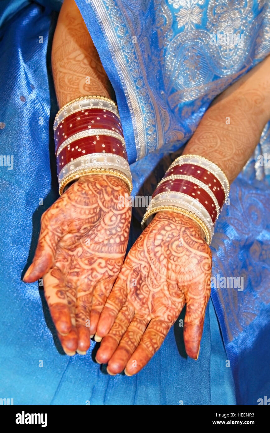 Hands with Mehendi work Stock Photo - Alamy