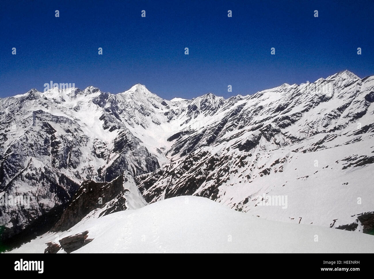 Manali india trek hi-res stock photography and images - Alamy