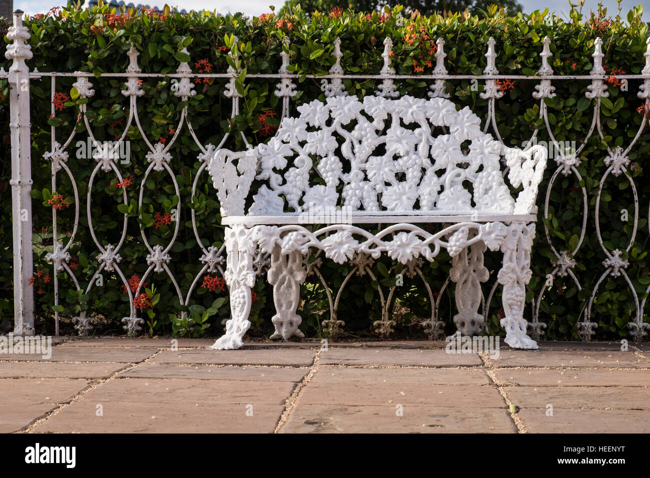 Cast iron park bench in the Plaza Mayor, Trinidad, Cuba Stock Photo - Alamy