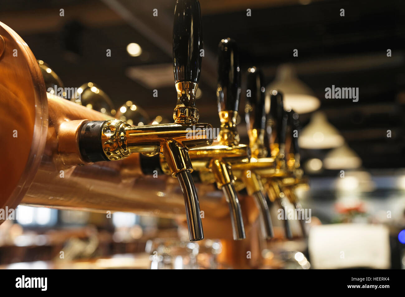 Pub bar tap hi-res stock photography and images - Alamy