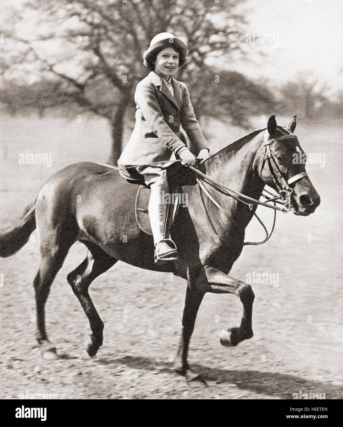 Queen elizabeth ii windsor horse hi-res stock photography and images ...