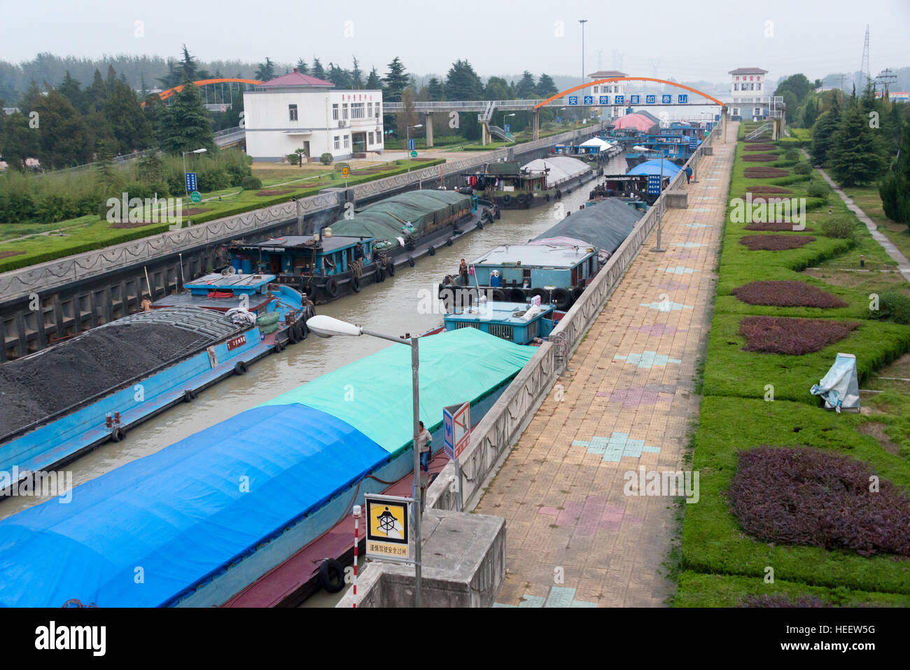 Chinese canal lock hi-res stock photography and images - Alamy