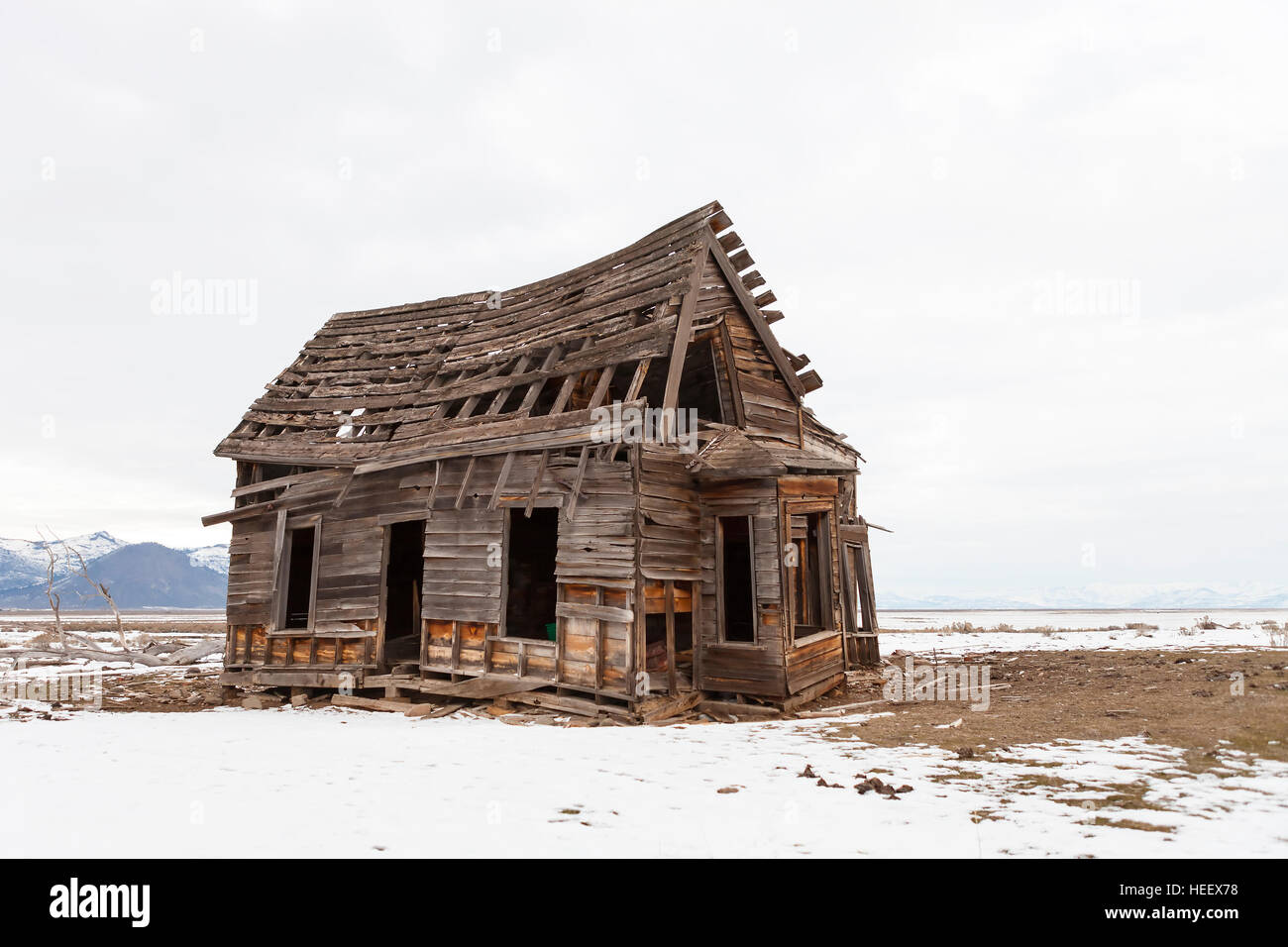 Old broken down house hi-res stock photography and images - Alamy