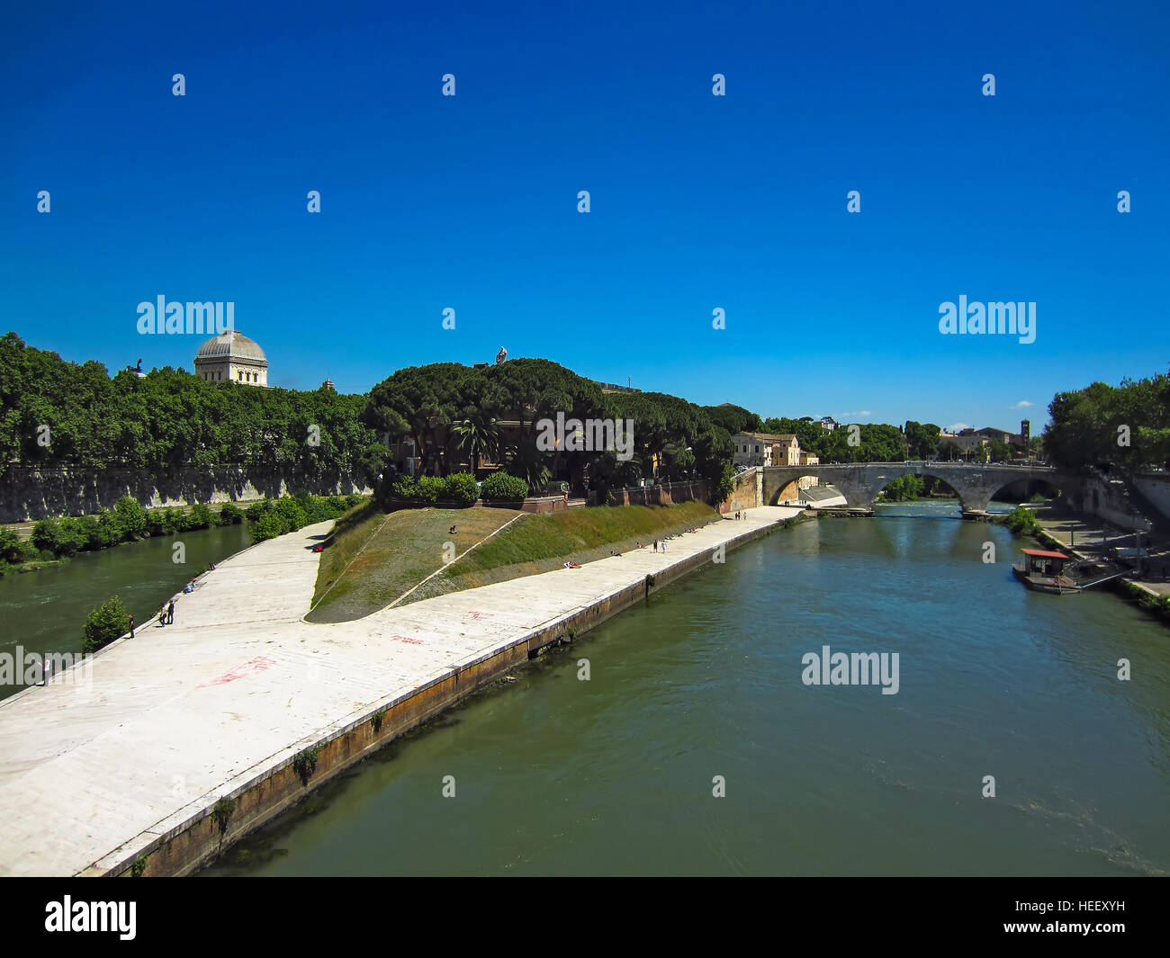 Tiber river park hi-res stock photography and images - Alamy