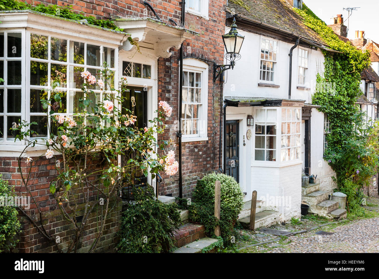 White rendered house hi-res stock photography and images - Alamy