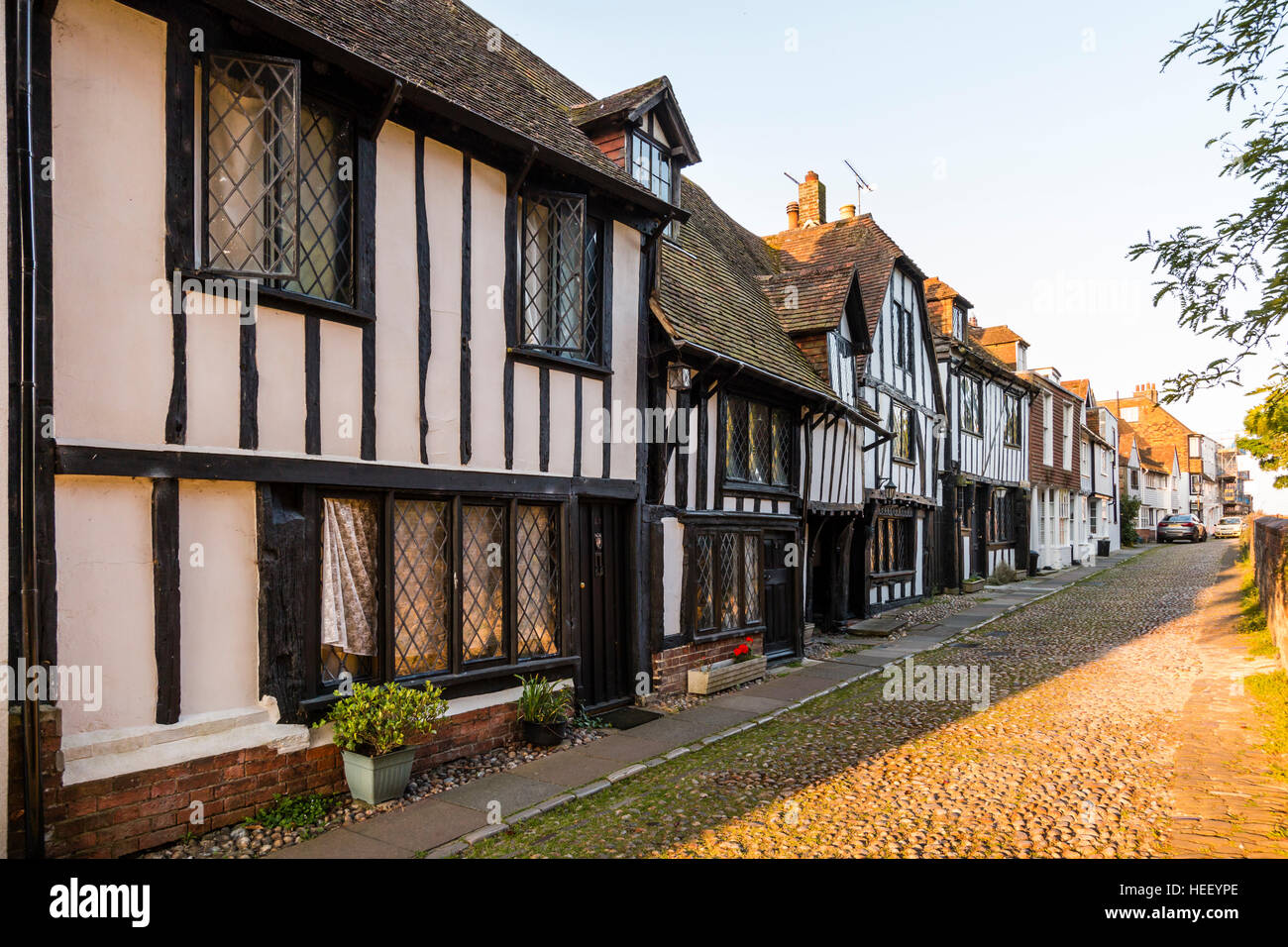 Historical English town of Rye. Cobbled road, with medieval Tudor black ...