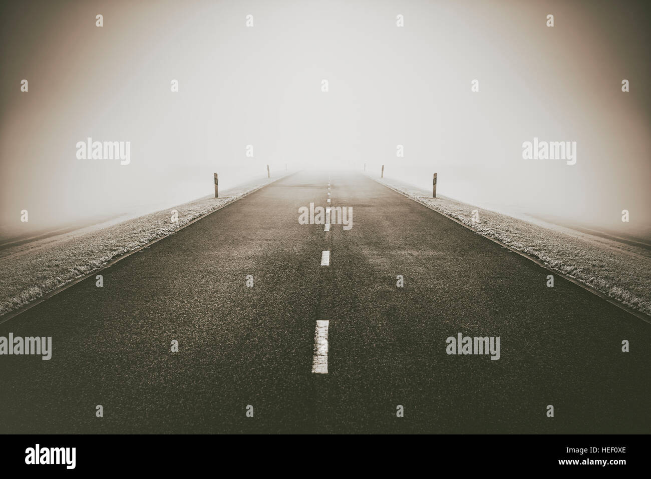Empty winter streets hi-res stock photography and images - Alamy