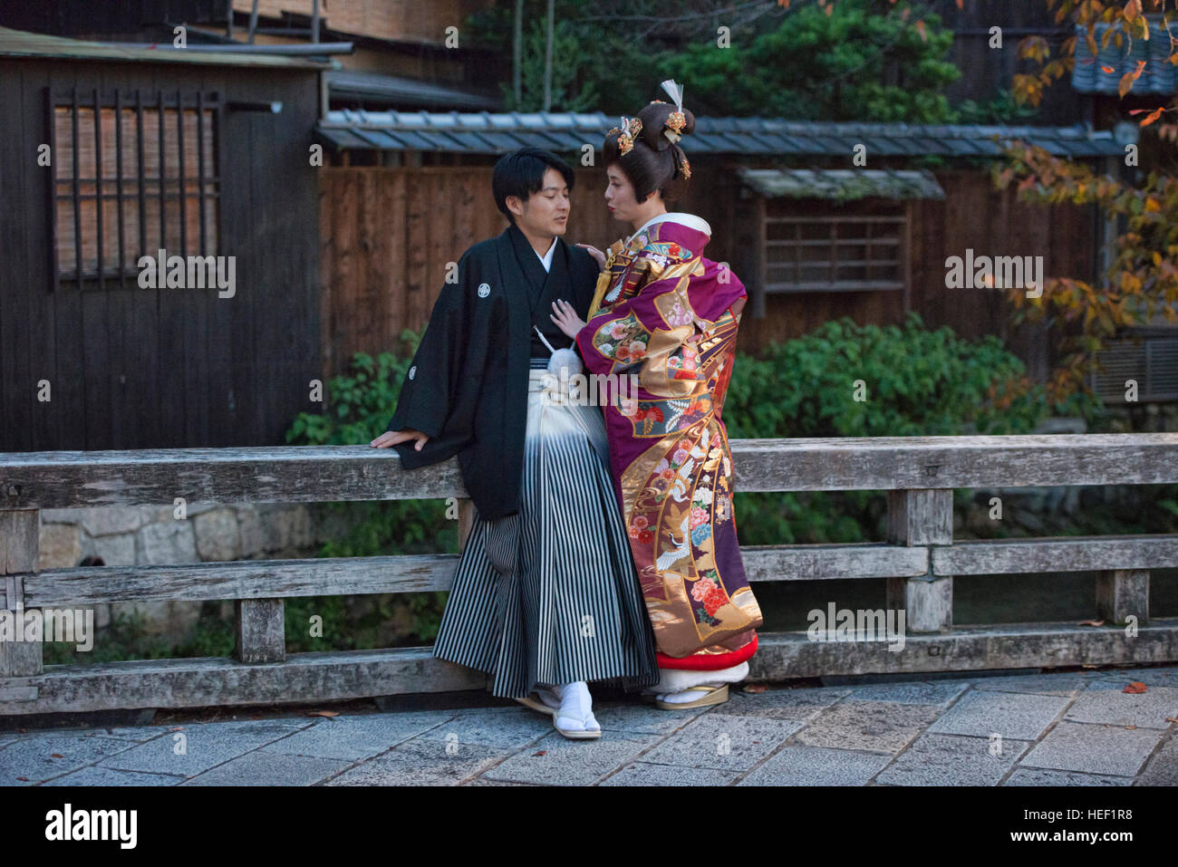 Couple in traditional costumes in the old Shimbashi area of Gion, Kyoto ...