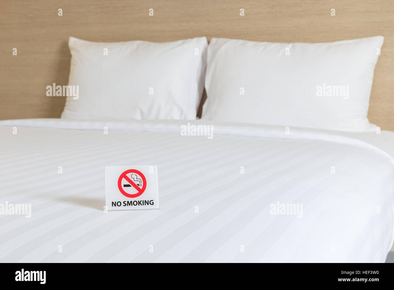 Close up NO SMOKING Sign on the bed in hotel room Stock Photo - Alamy