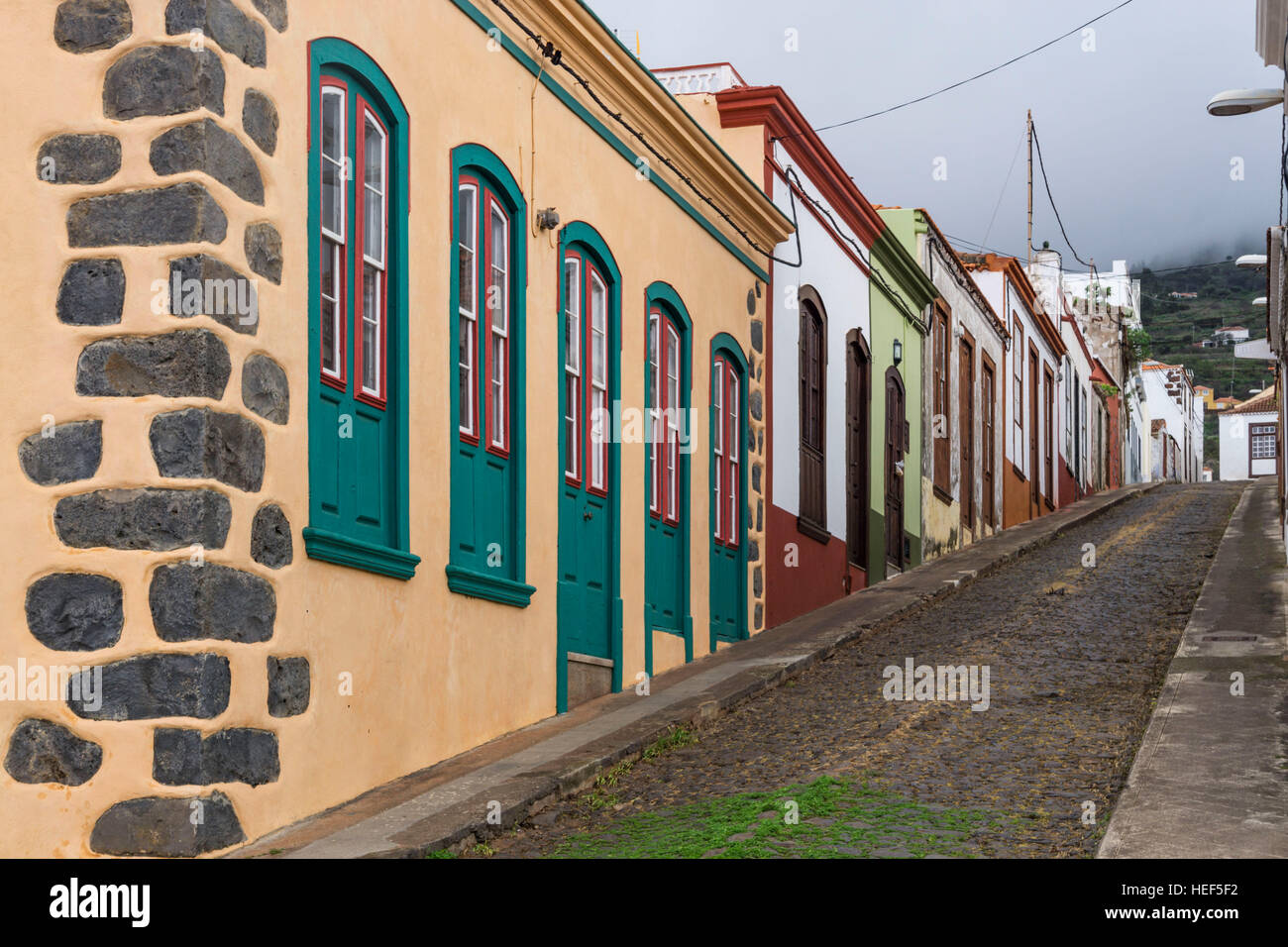 Row houses spain hi-res stock photography and images - Alamy