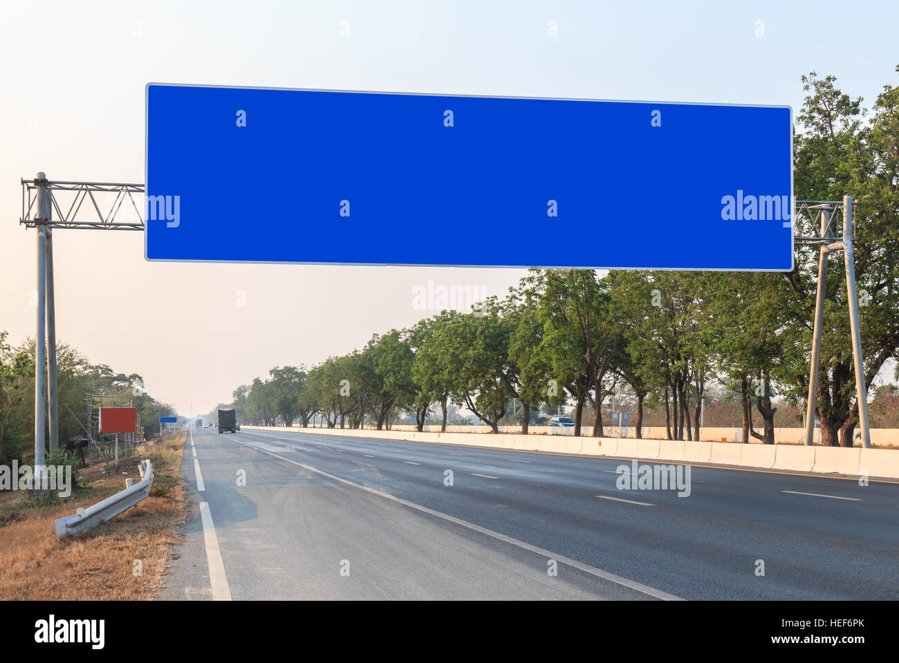 Big blank sign hi-res stock photography and images - Alamy