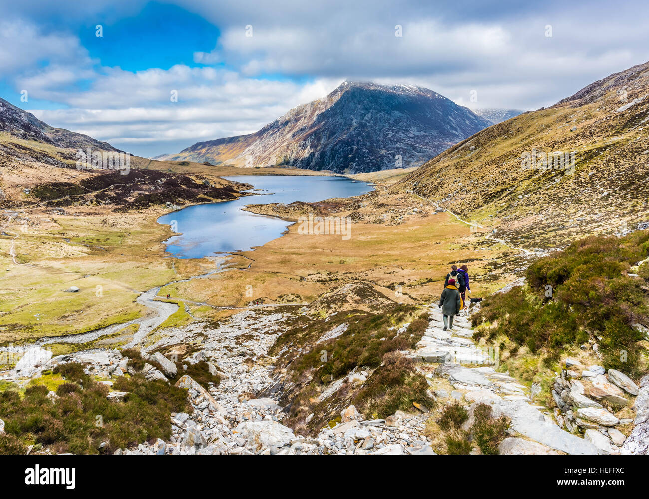 Hiking snowdonia hi-res stock photography and images - Alamy