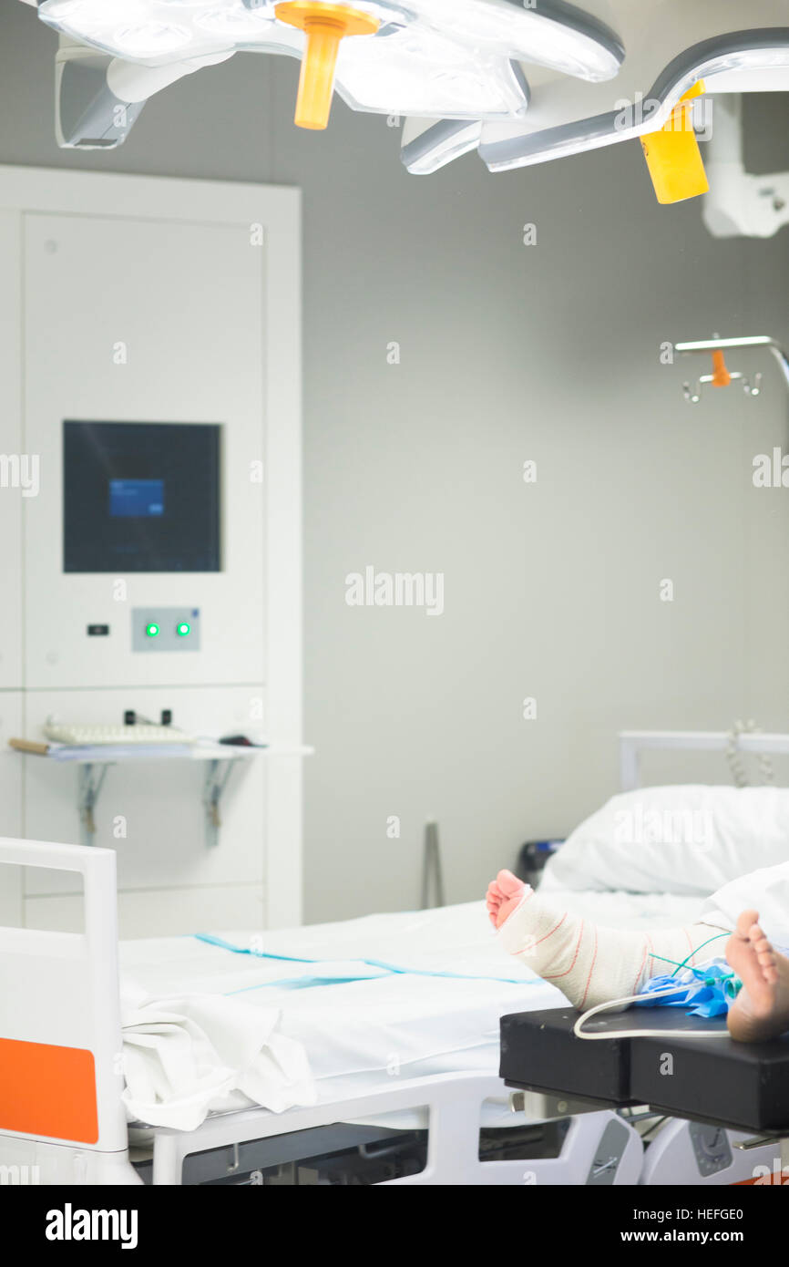 Surgery emergency room operating theatre light for surgical operations ...