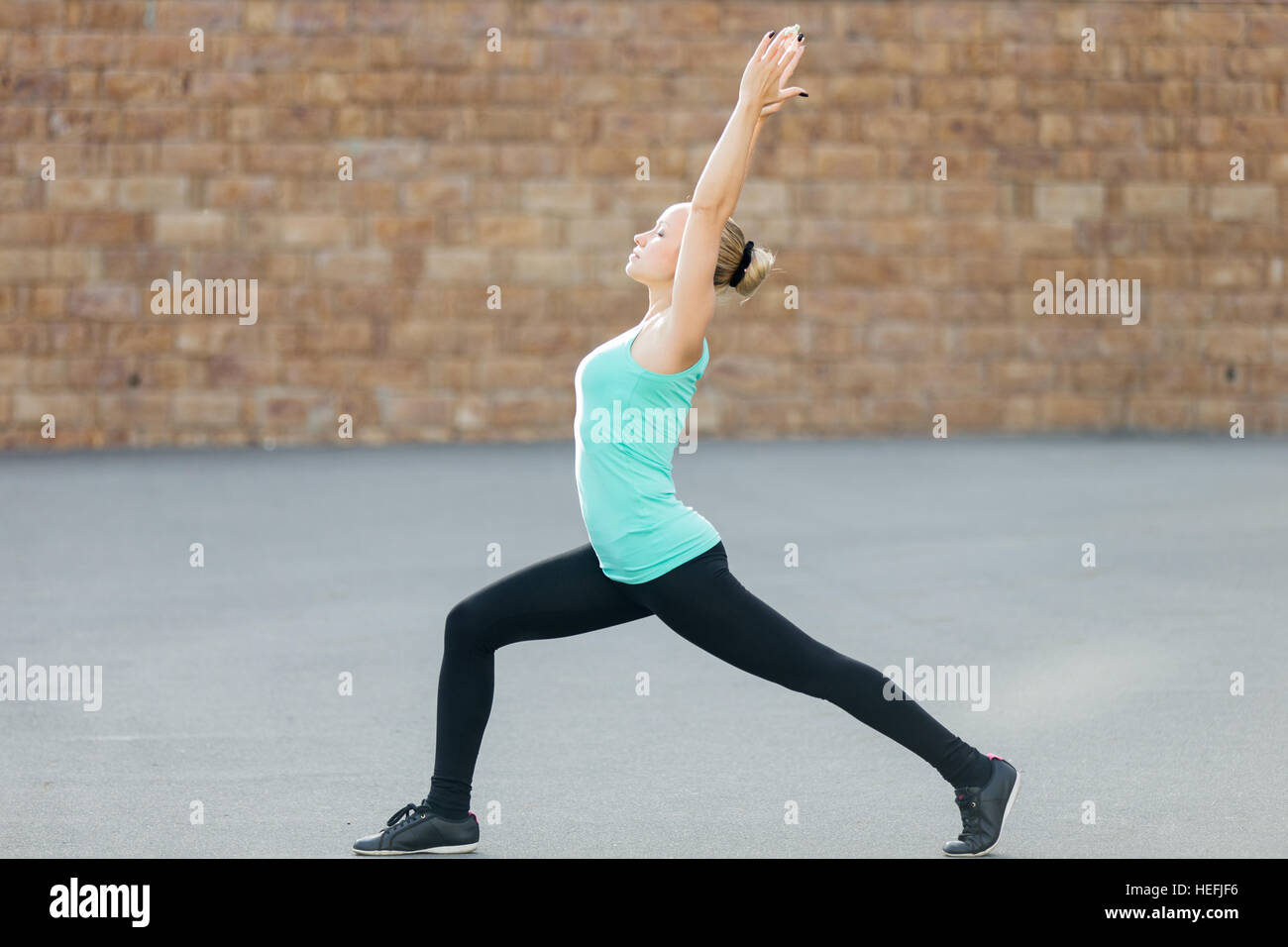 Warrior 1 pose hi-res stock photography and images - Alamy