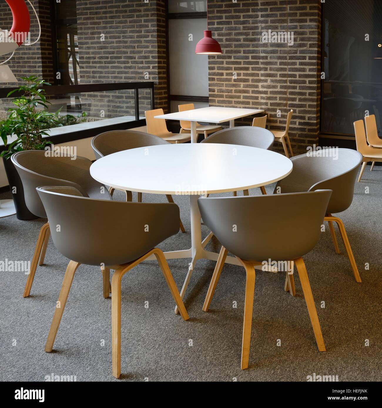 Empty cafeteria hi-res stock photography and images - Alamy