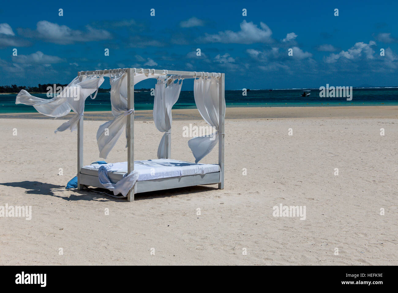 Bed by the beach Stock Photo - Alamy