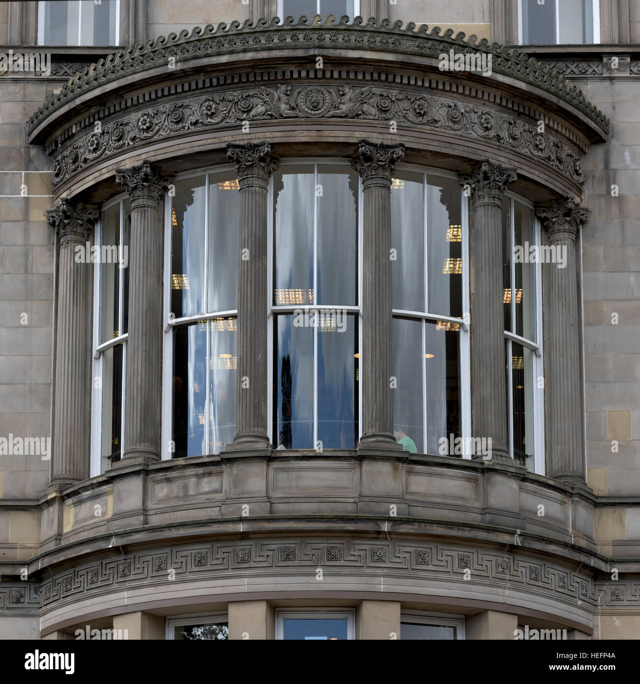 Edinburgh curved street hi-res stock photography and images - Alamy