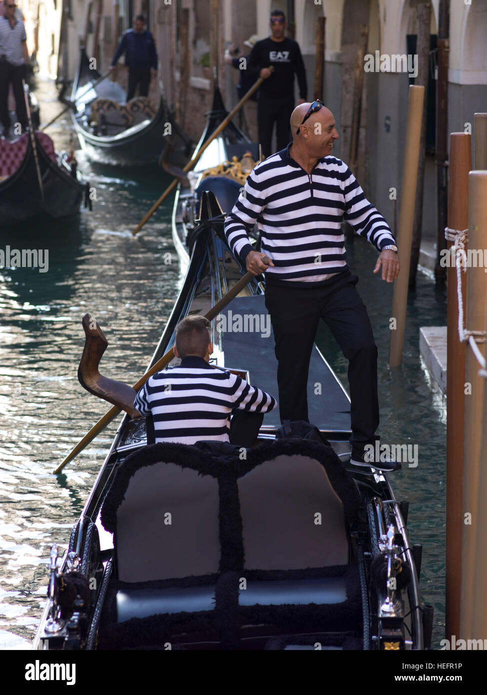 Smiling venice gondolier hi-res stock photography and images - Alamy