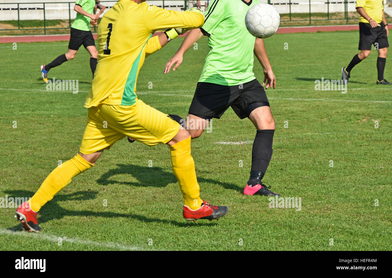 Goalkeeper in yellow uniform hi-res stock photography and images - Alamy